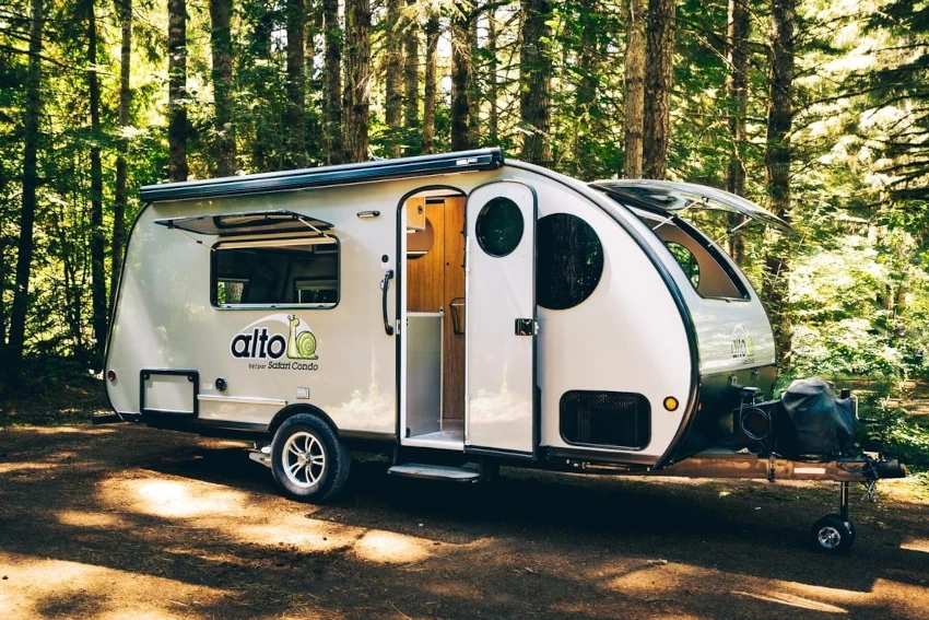 Top Made-in-Canada Camping Trailers & RVs - The Canadian